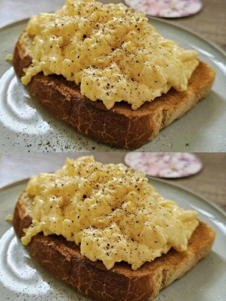 CREAMY SCRAMBLED EGGS ON TOAST – Cook With Fun